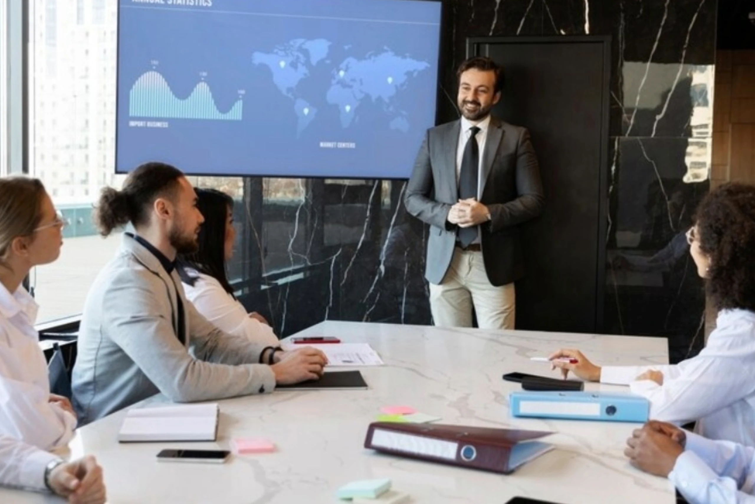 Captive Center vs. Outsourcing: The Right Choice for Business